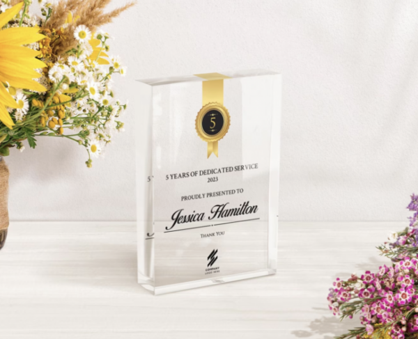 🎁 8 Employee Milestone Gifts For Celebrating Achievements